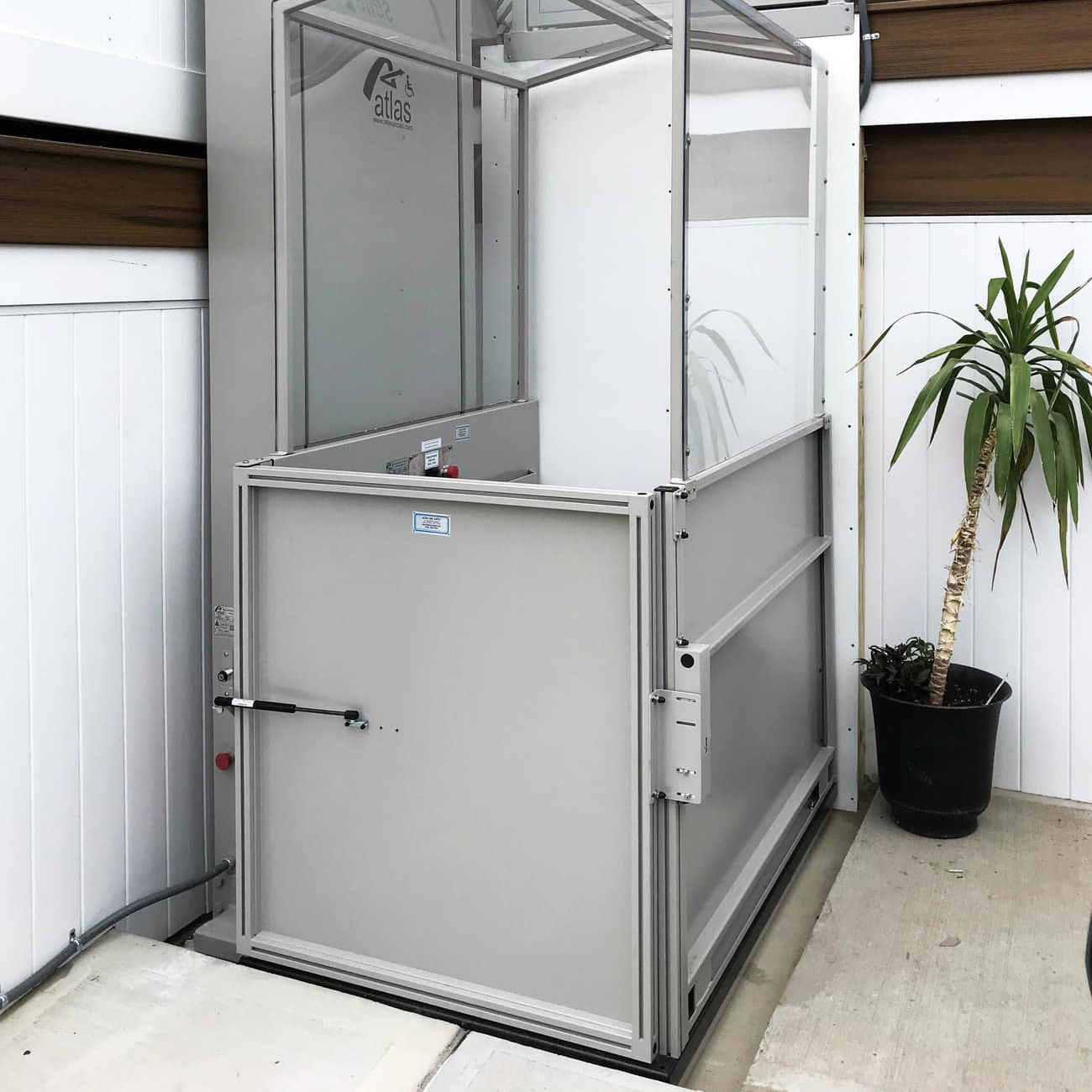 Atlas Vista Vertical Platform Lift - Outdoor Accessibility Products ...