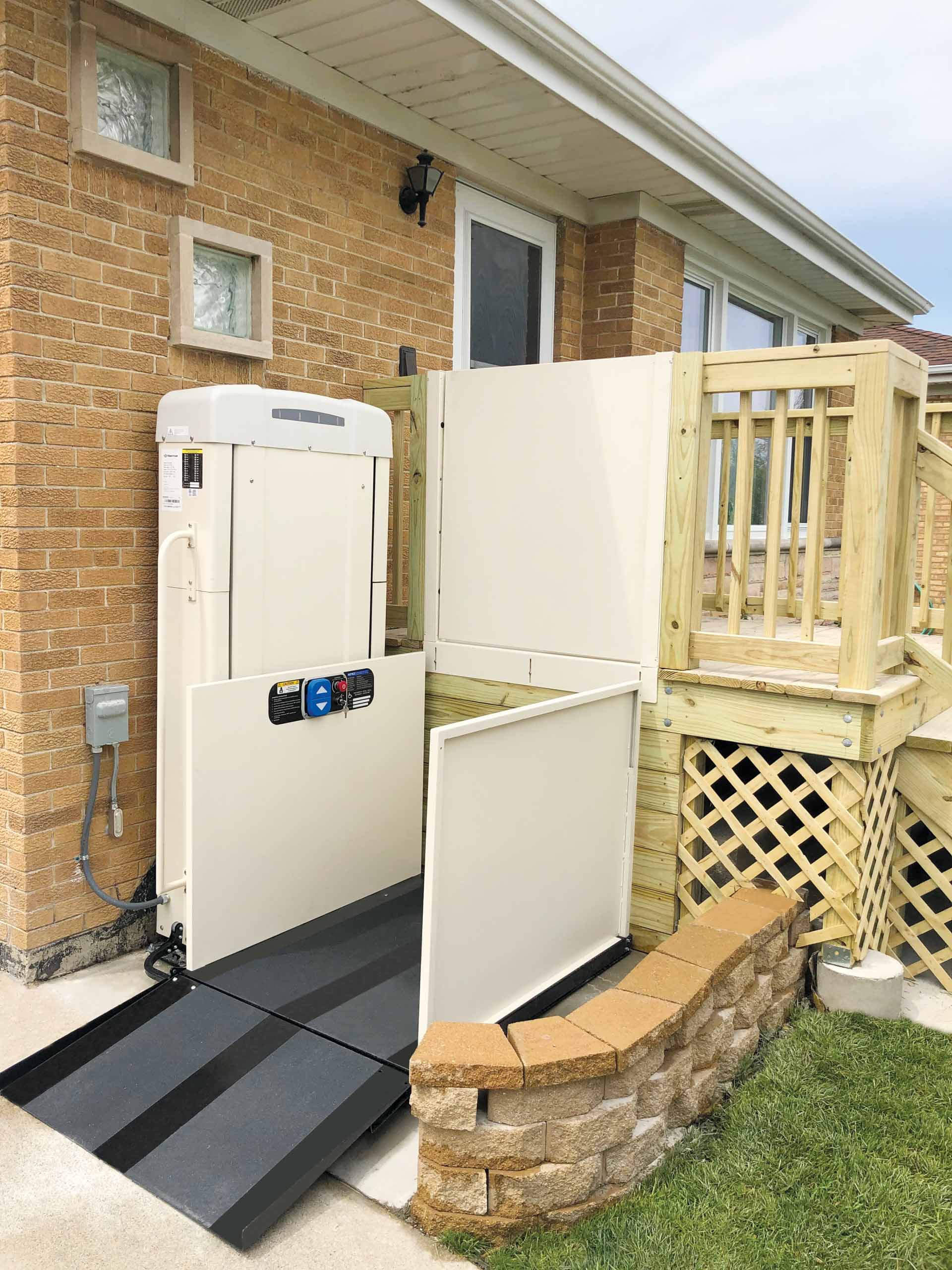 Harmar Highlander II Vertical Platform Lift | 101 Mobility