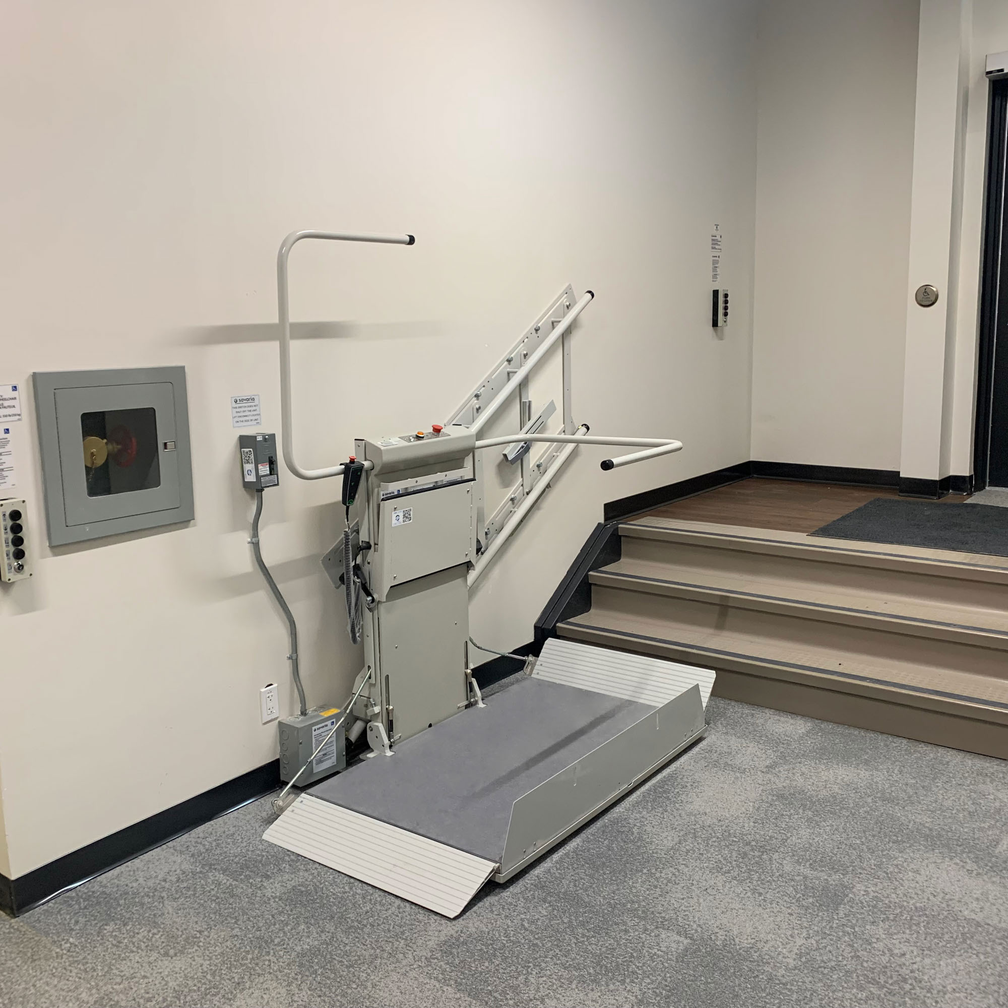 Delta Incline Platform Lift by Savaria: Reliable Stair Access for ...